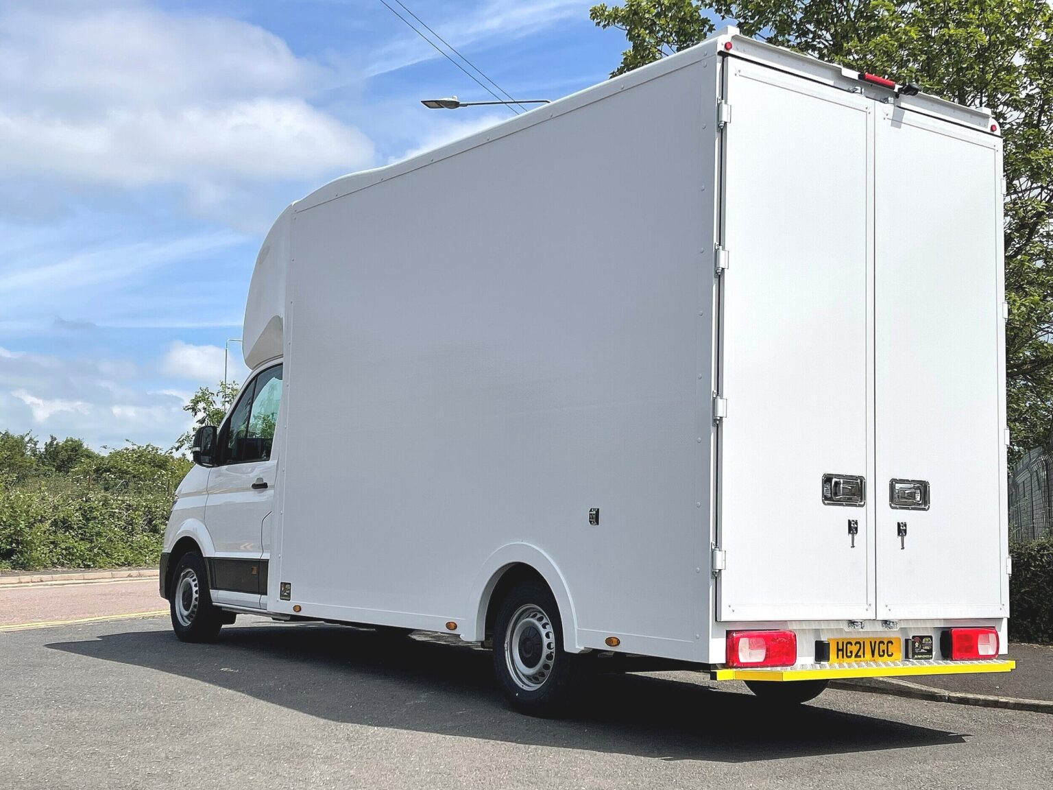 Low Loader vs. Luton Van: Finding the Perfect Fit for Your Business ...